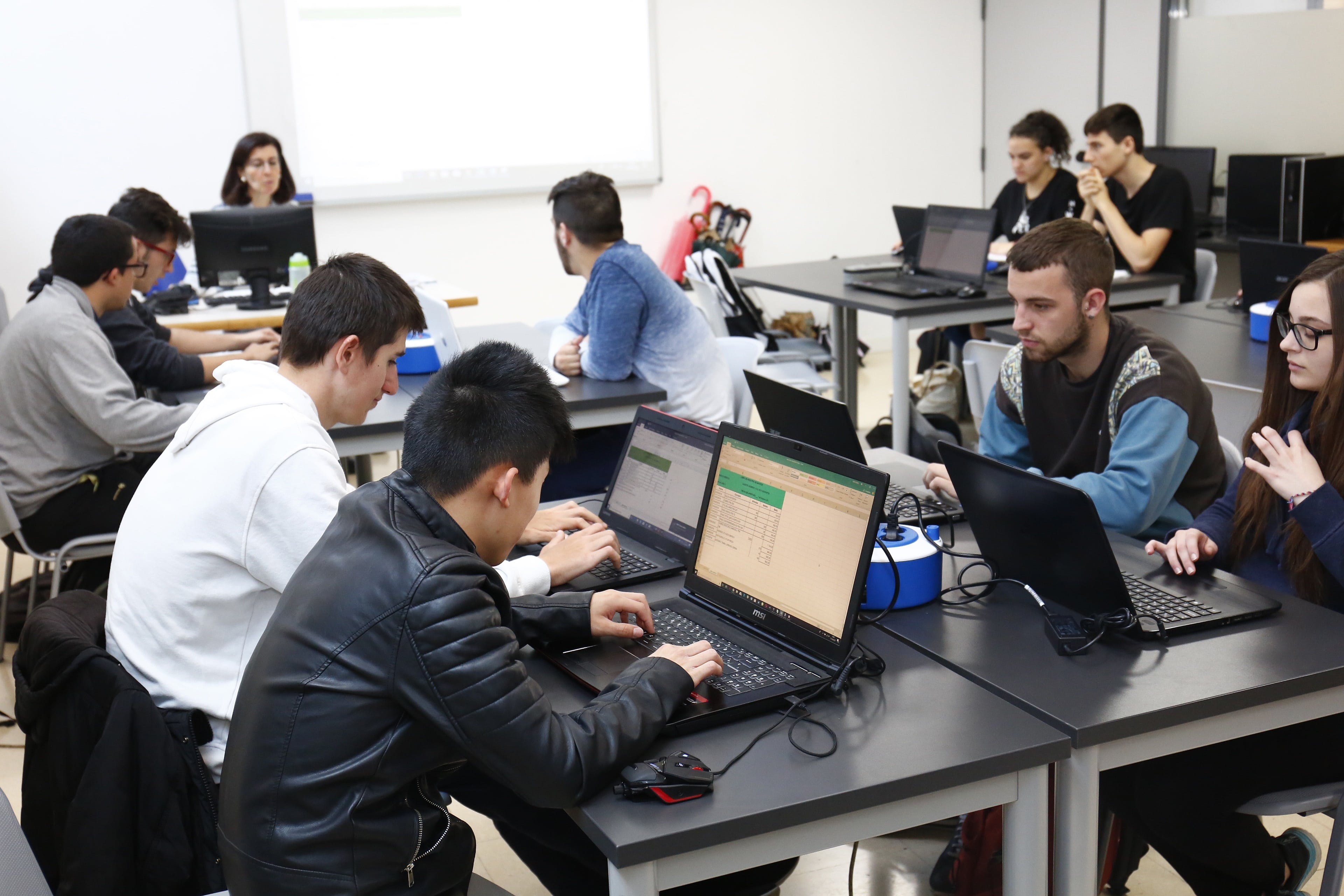 5 razones para estudiar un ciclo formativo de Grado Medio - Monlau ...