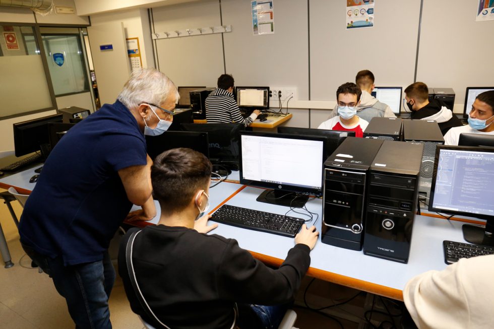 ¿Quieres estudiar la FP de informática pero no sabes dónde? - Monlau ...